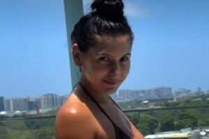 Após diagnóstico, Ana Castela reaparece apenas de biquíni e recebe ...