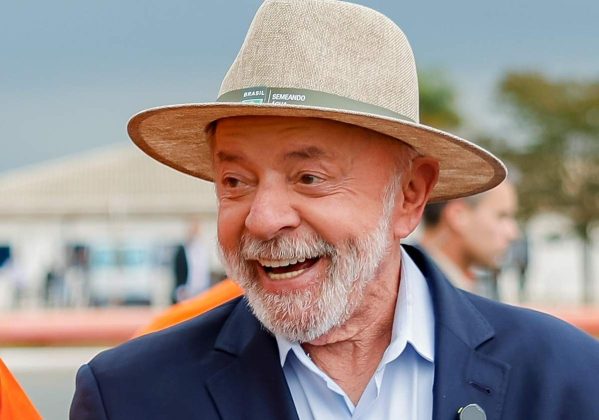 Lula anuncia nova fase do Celular Seguro para 'salvar brasileiros' de ...